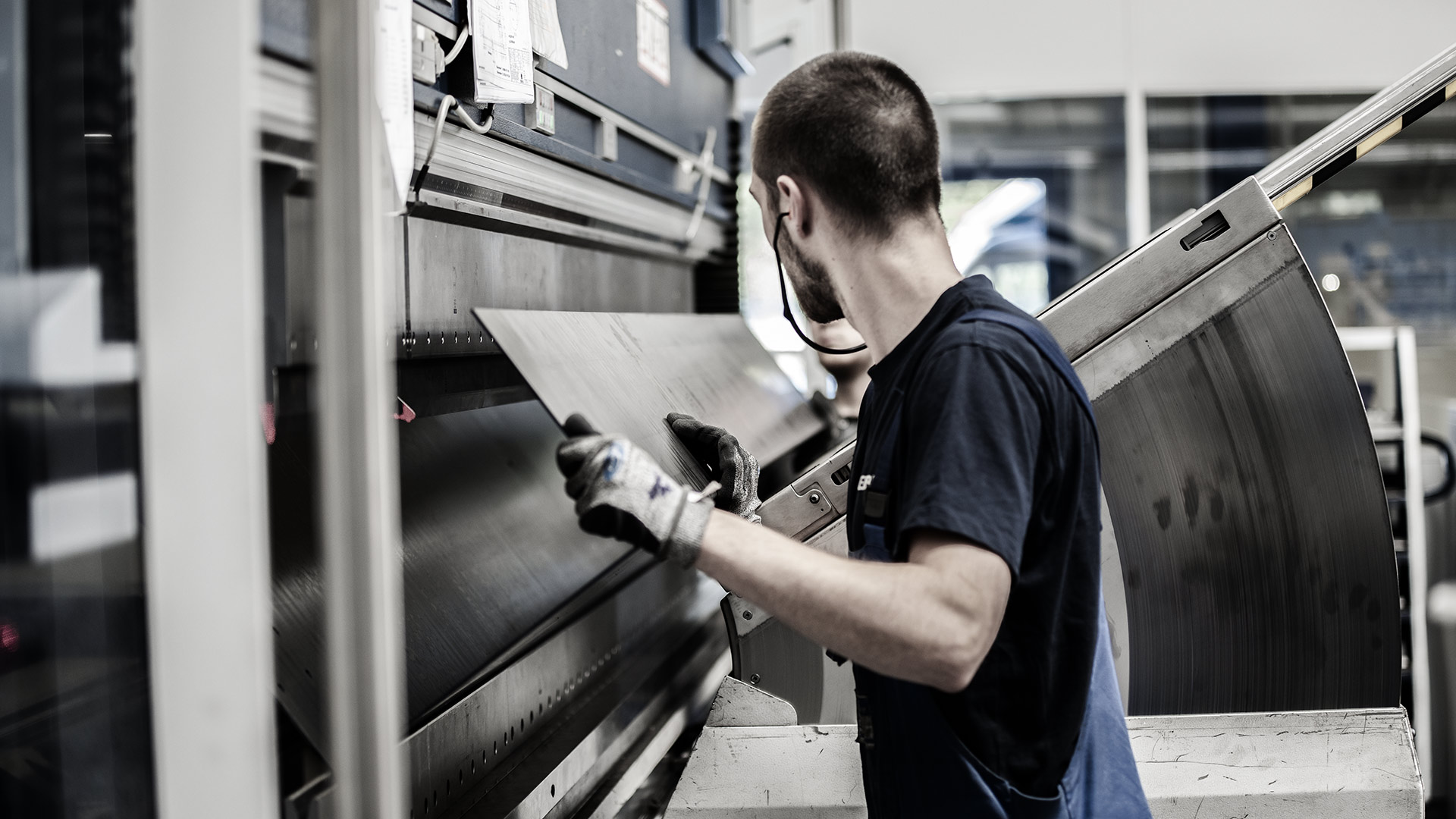 Abkanttechnik • HEIBL GmbH • Familienbetrieb in Weiherhammer.