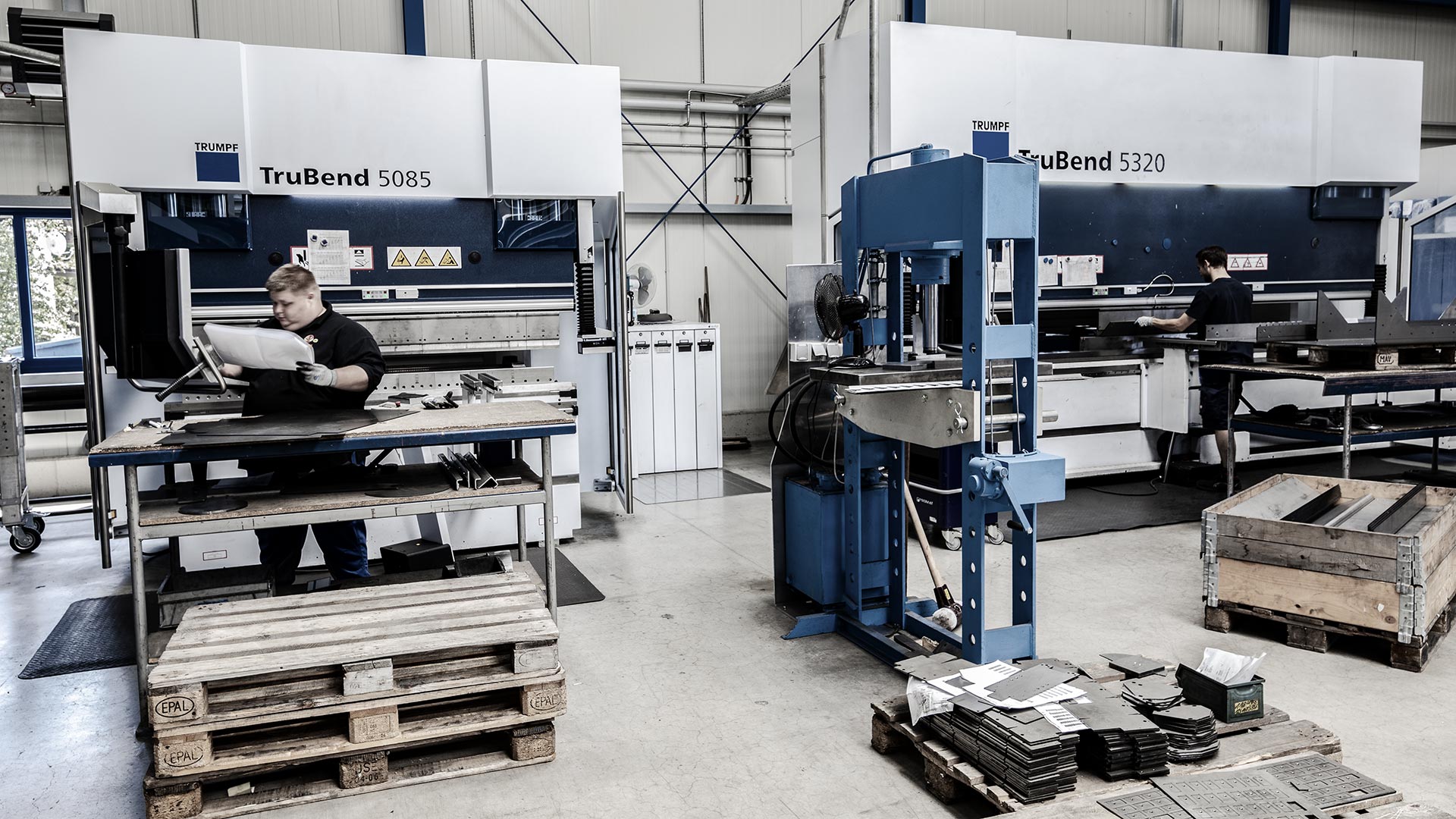 Abkanttechnik • HEIBL GmbH • Familienbetrieb in Weiherhammer.